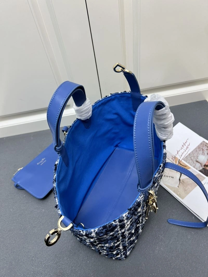 Accurate model Christian Dior Shopping Bags