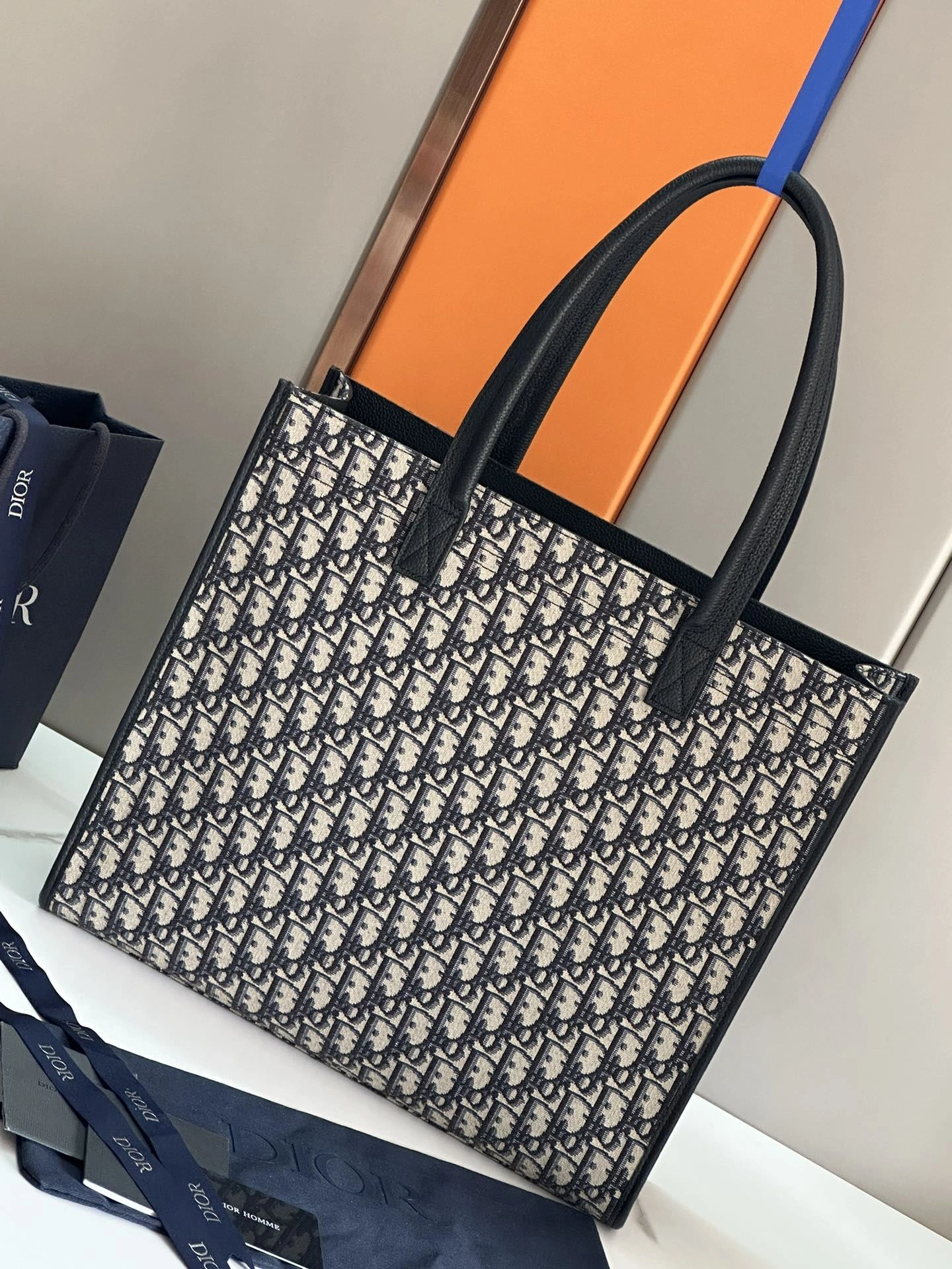 Accurate model Christian Dior Shopping Bags