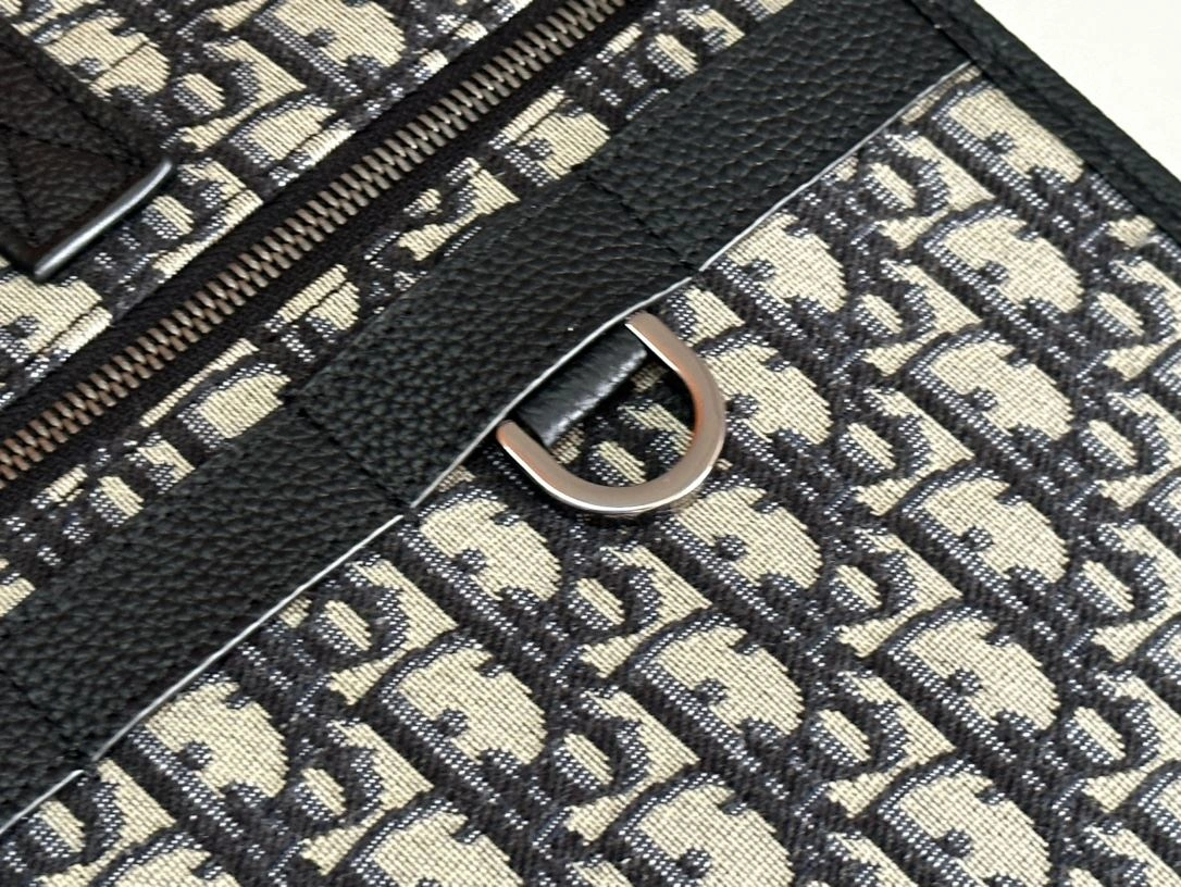 Accurate model Christian Dior Shopping Bags