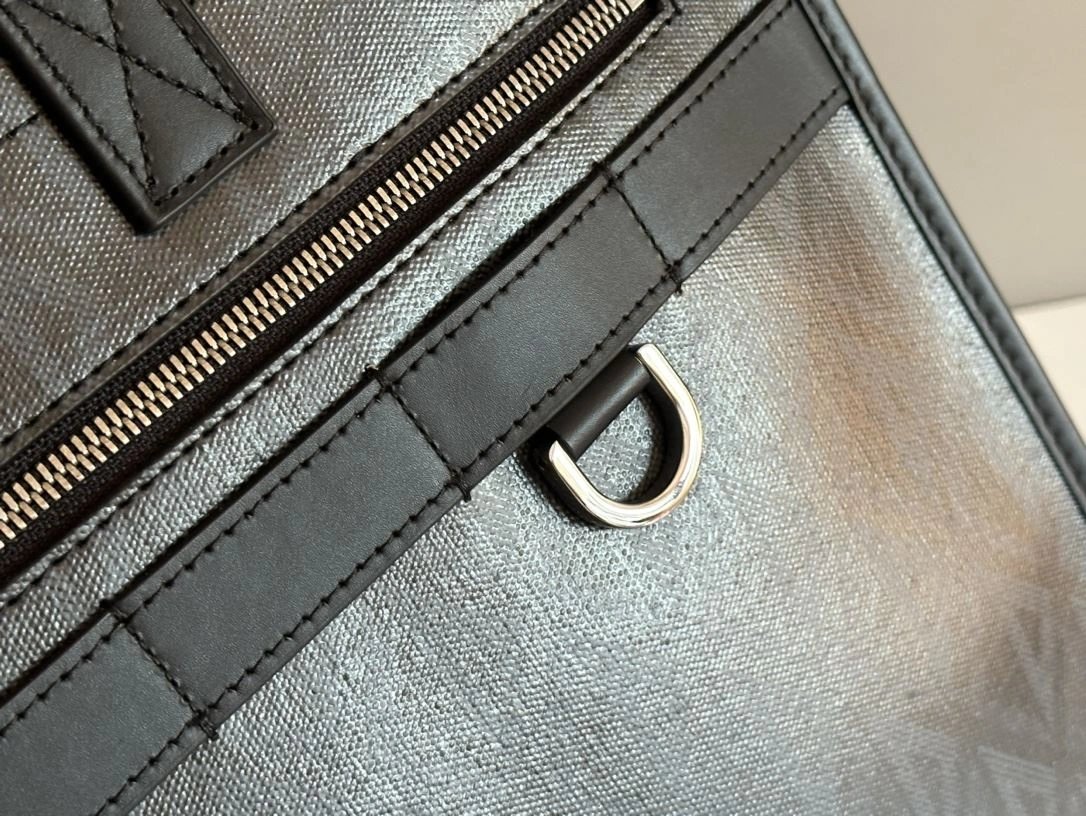 Reasonably priced Christian Dior Shopping Bags