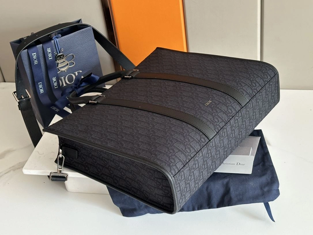 Low-cost Christian Dior Shopping Bags