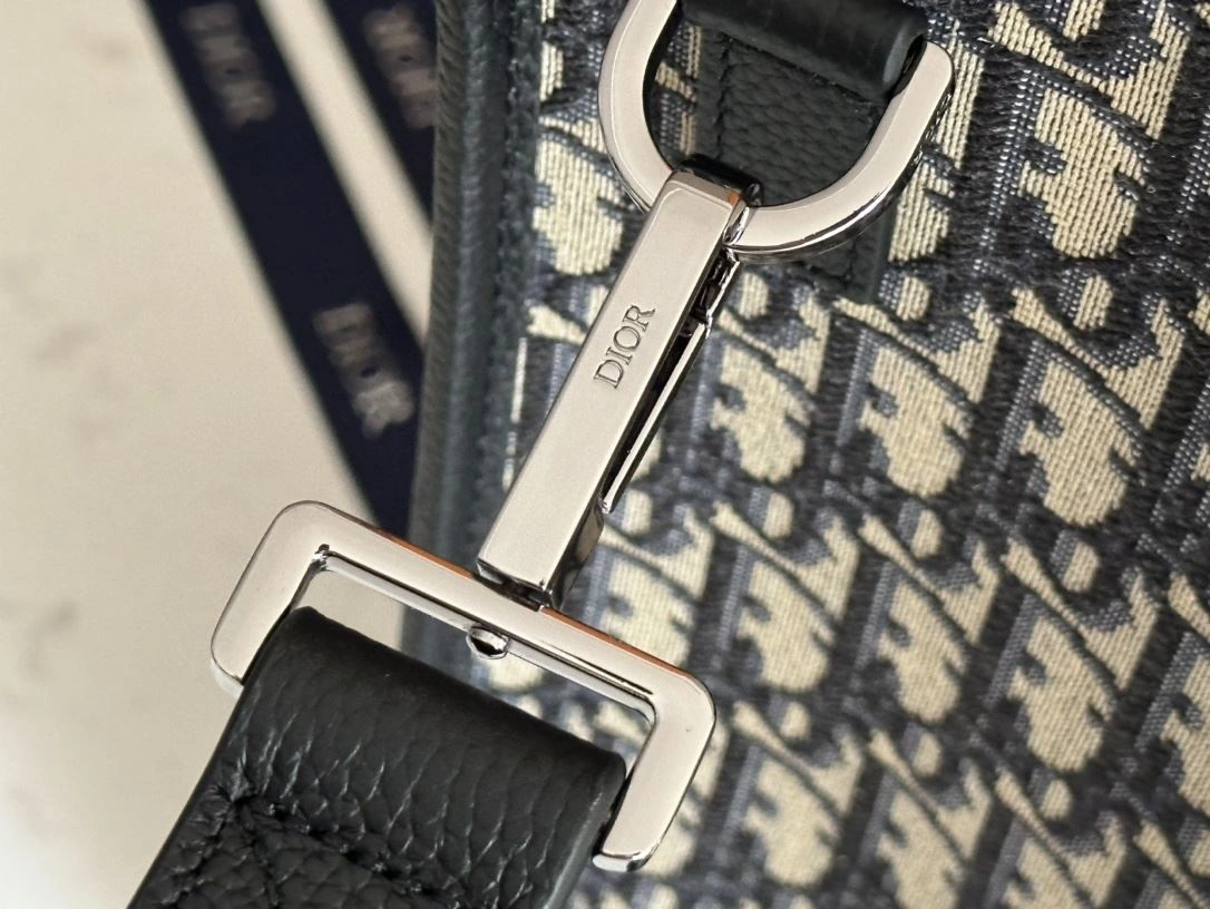 Exact replica Christian Dior Shopping Bags