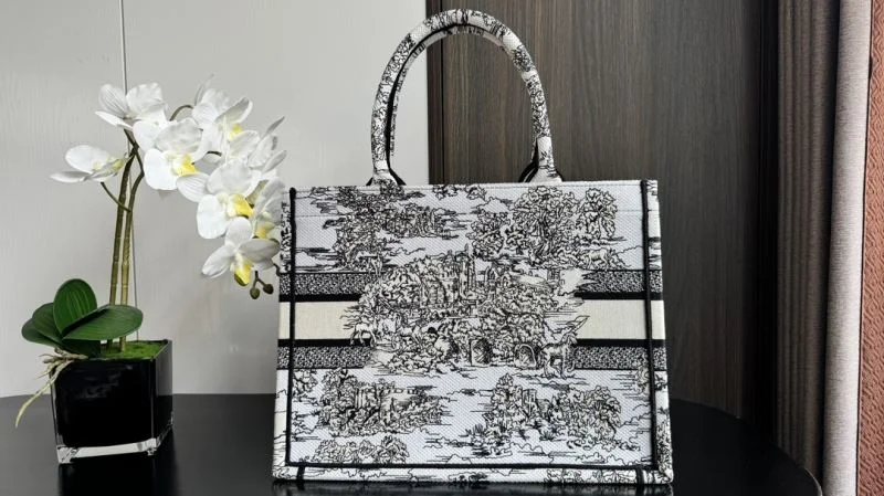 Low-cost Christian Dior Shopping Bags