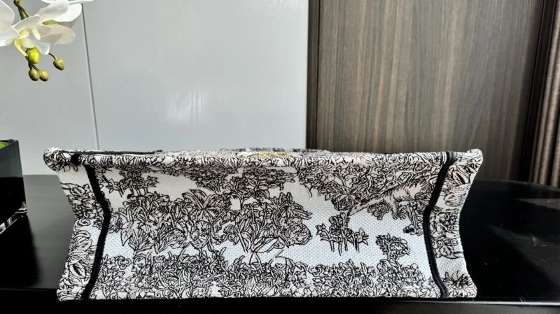 Value-priced Christian Dior Shopping Bags