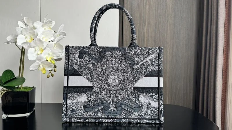 Reasonably priced Christian Dior Shopping Bags