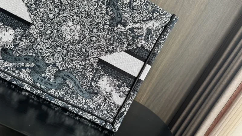 Reasonably priced Christian Dior Shopping Bags
