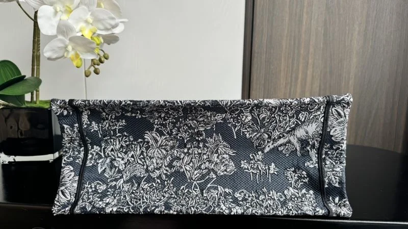 Reasonably priced Christian Dior Shopping Bags