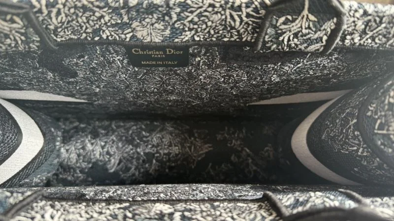 Reasonably priced Christian Dior Shopping Bags