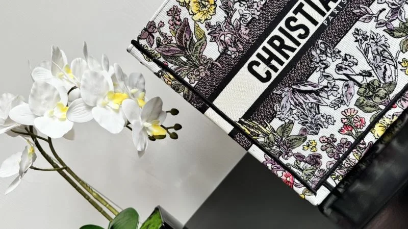 Reasonably priced Christian Dior Shopping Bags