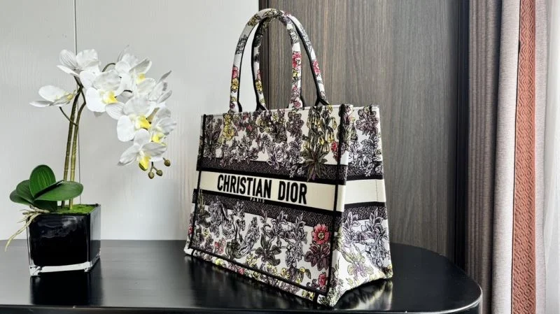 Reasonably priced Christian Dior Shopping Bags