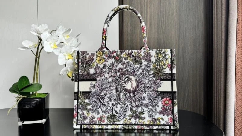 Reasonably priced Christian Dior Shopping Bags
