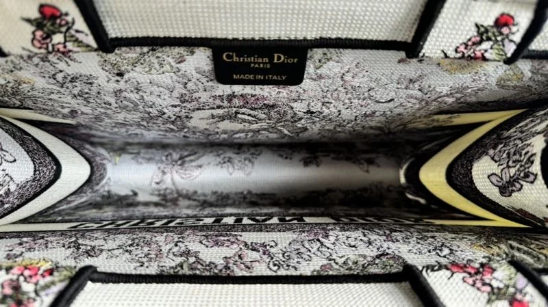Reasonably priced Christian Dior Shopping Bags