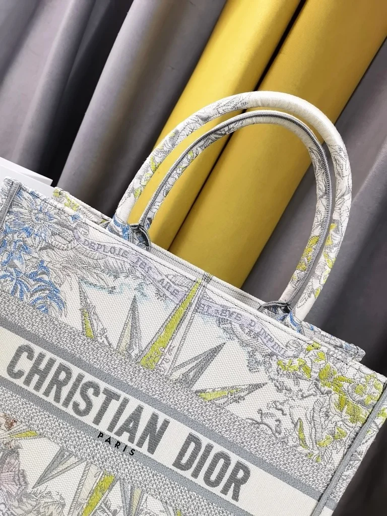 Exact replica Christian Dior Shopping Bags
