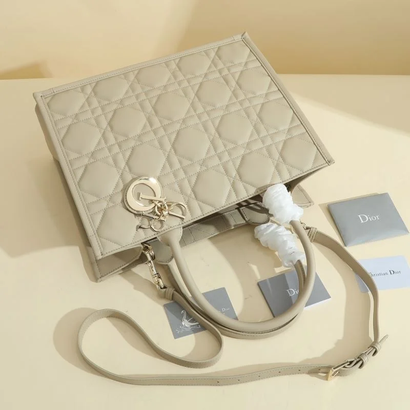Exact replica Christian Dior Shopping Bags