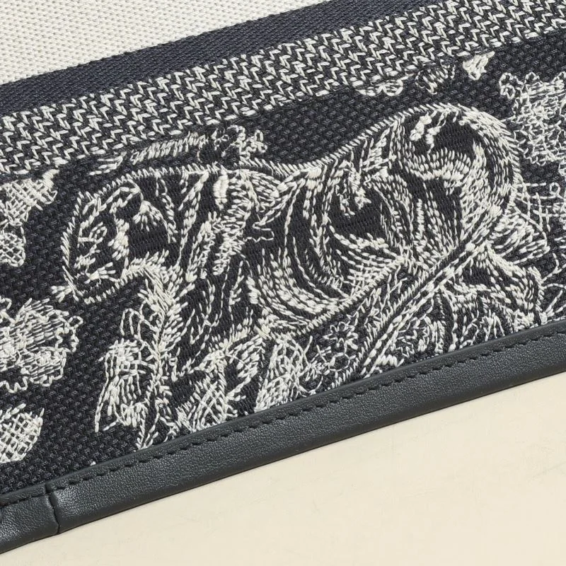Cut-rate Christian Dior Shopping Bags