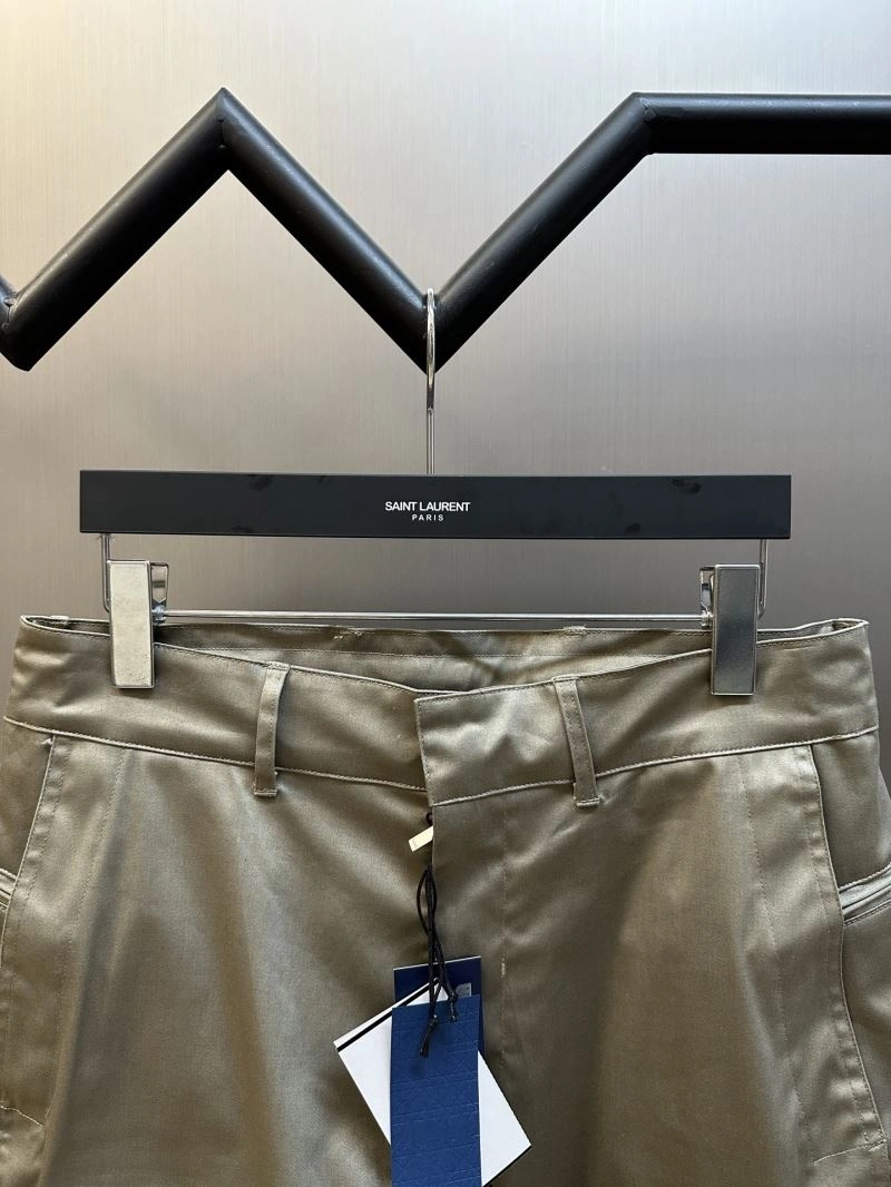 Accurate model Christian Dior Short Pants