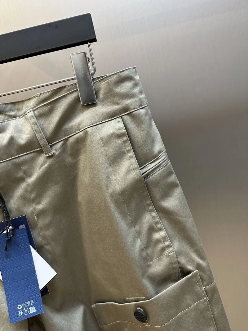 Accurate model Christian Dior Short Pants