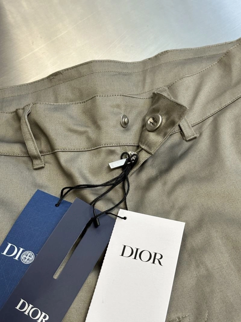 Accurate model Christian Dior Short Pants