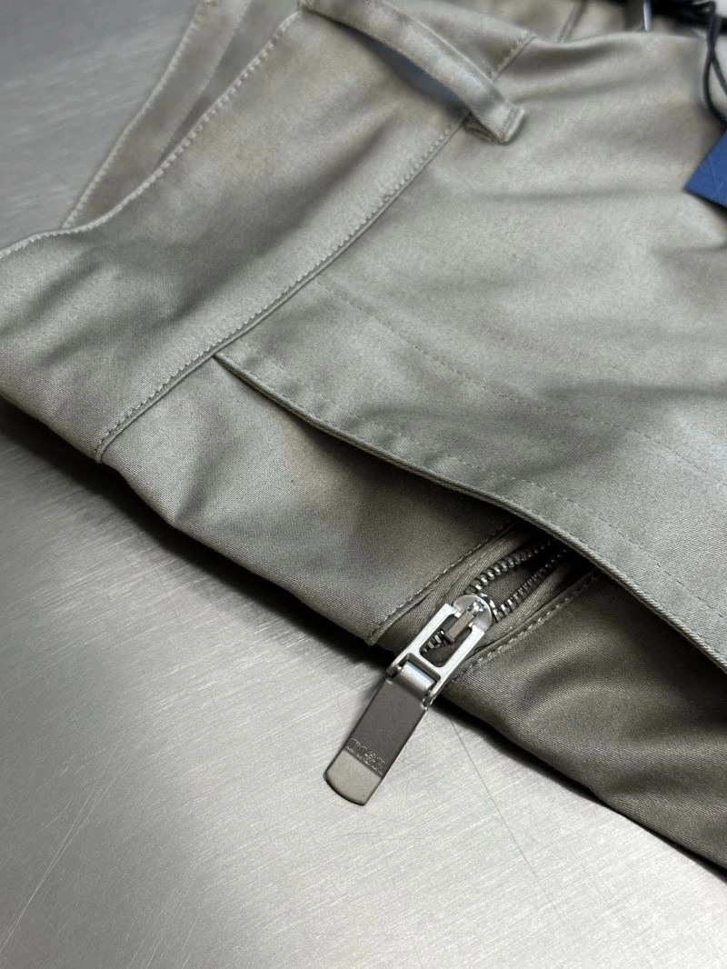 Accurate model Christian Dior Short Pants