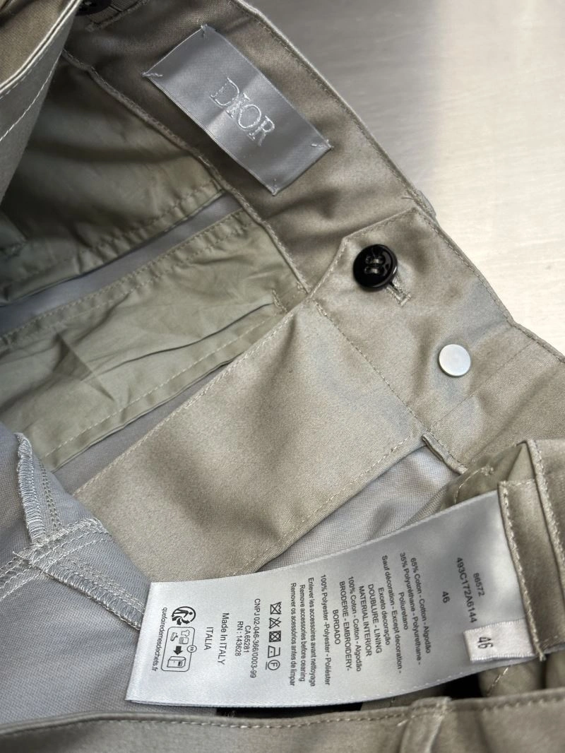 Accurate model Christian Dior Short Pants
