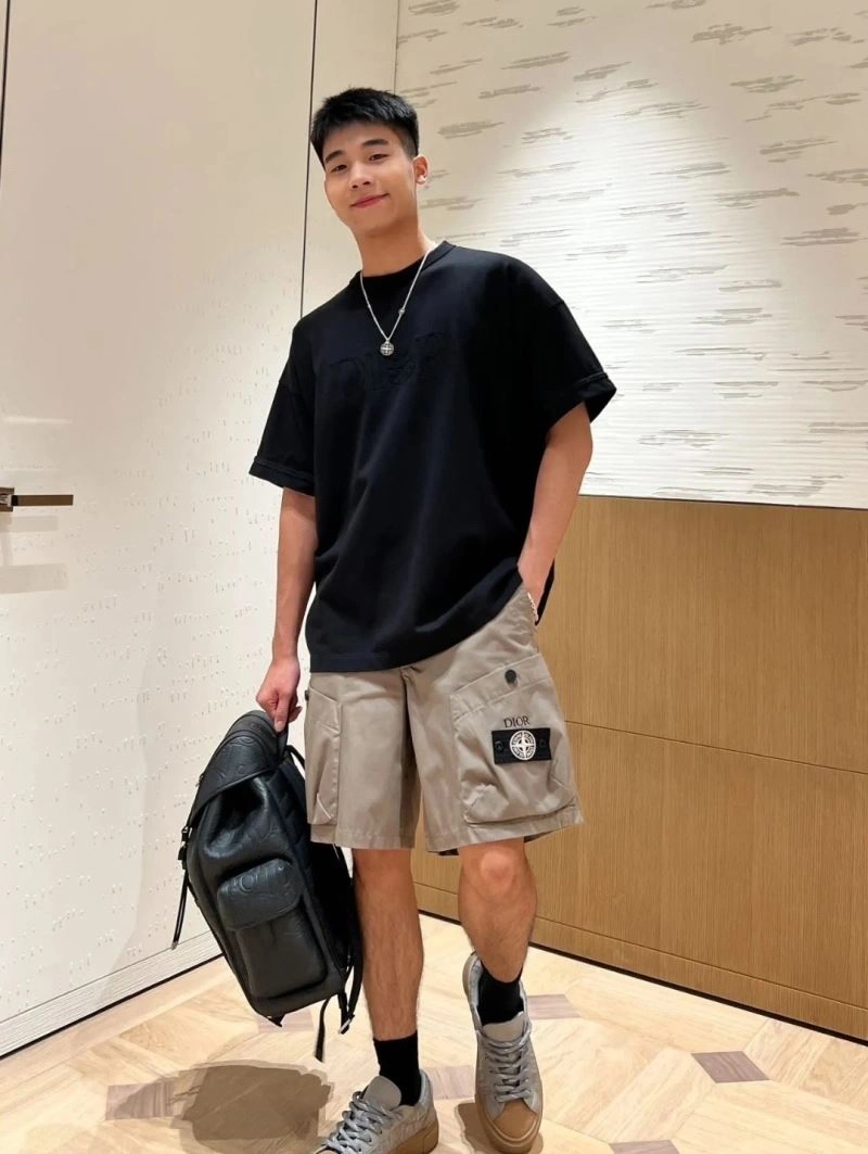 Accurate model Christian Dior Short Pants