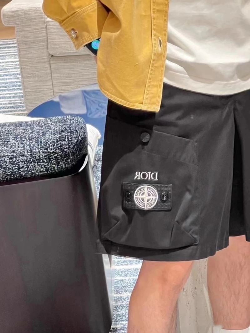 Accurate model Christian Dior Short Pants
