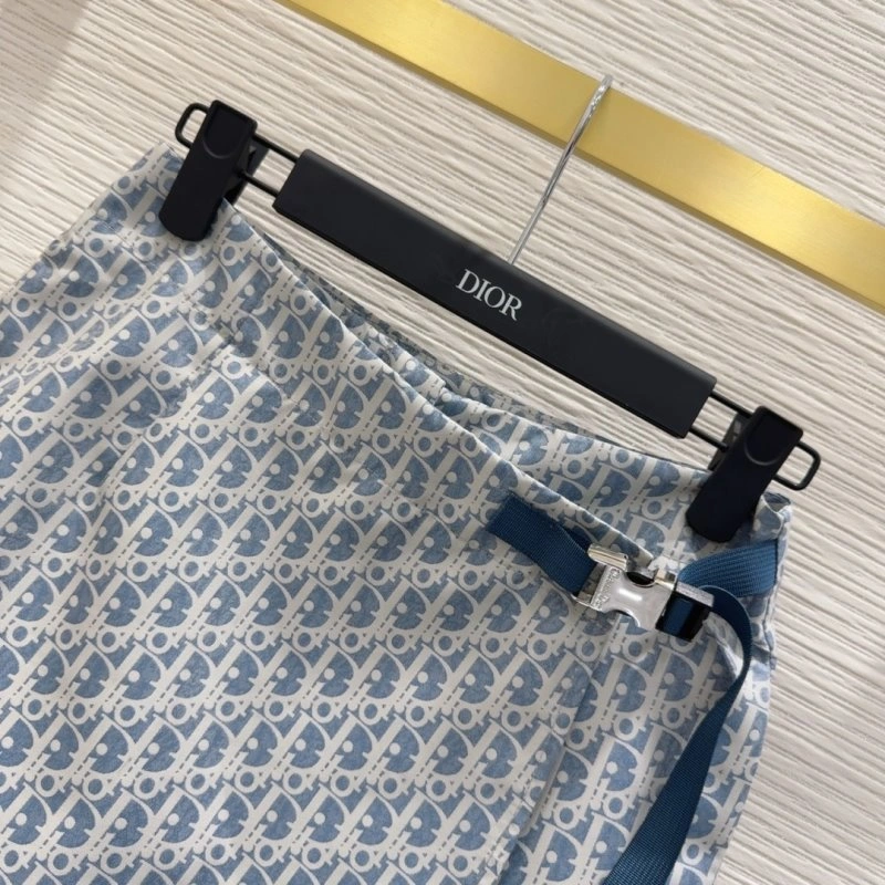 Accurate model Christian Dior Short Pants