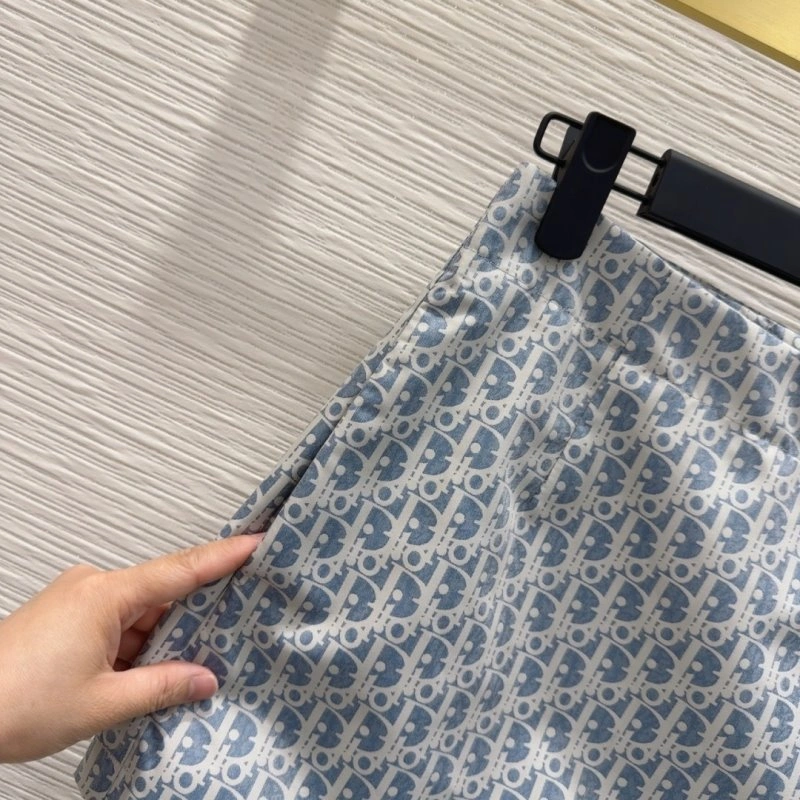 Accurate model Christian Dior Short Pants