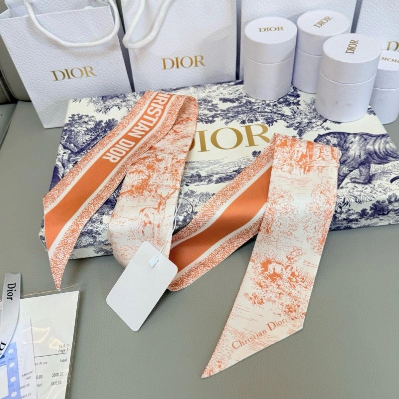 Accurate model Christian Dior Silk