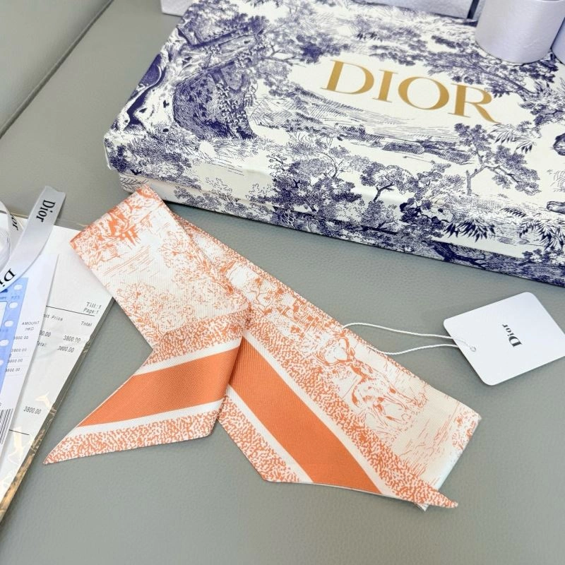 Accurate model Christian Dior Silk
