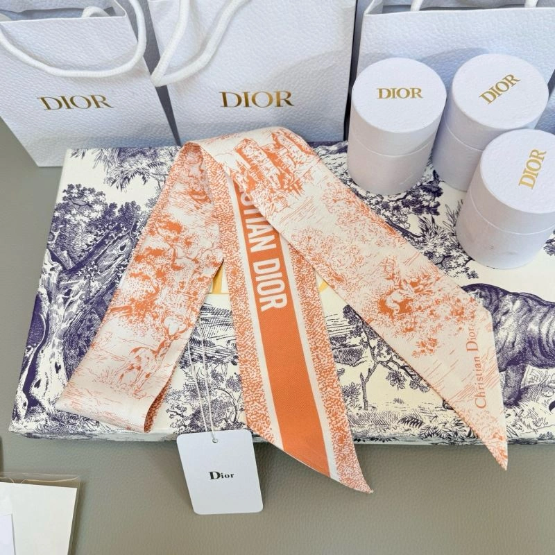 Accurate model Christian Dior Silk