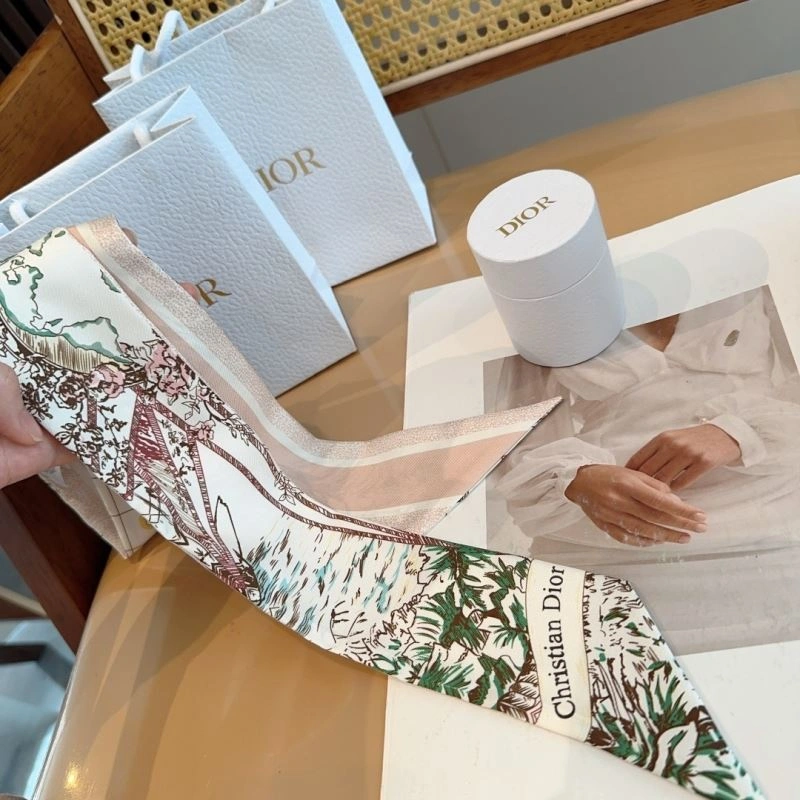 Accurate model Christian Dior Silk