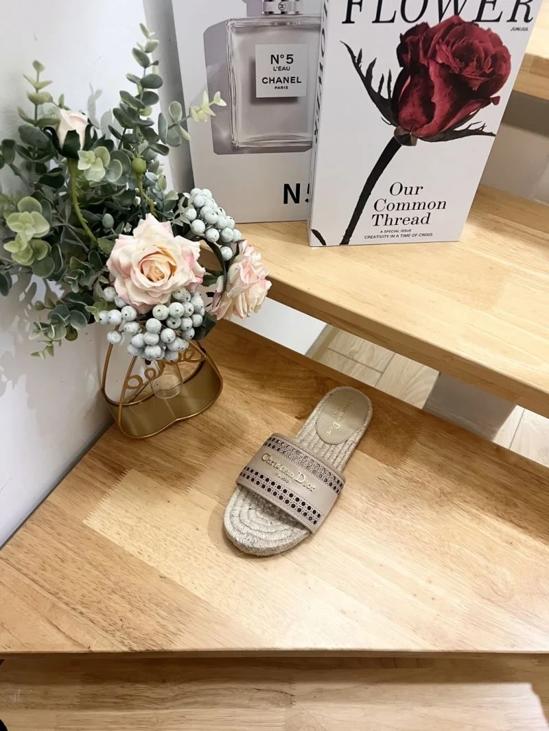 Low-cost Christian Dior Slippers