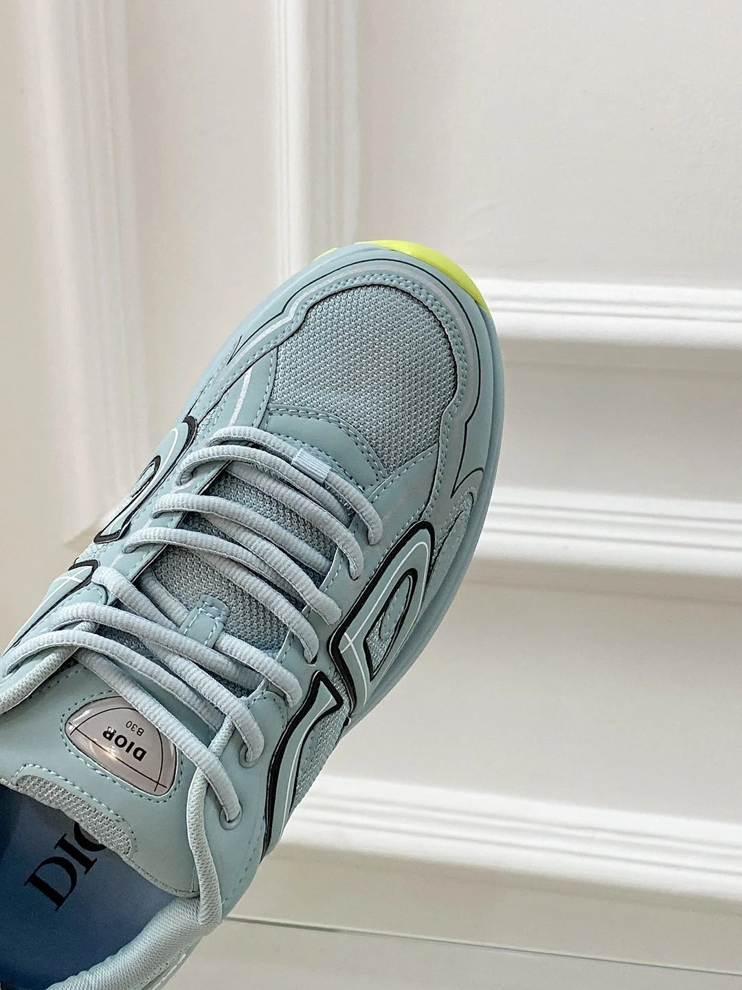 Accurate model Christian Dior Sneaker