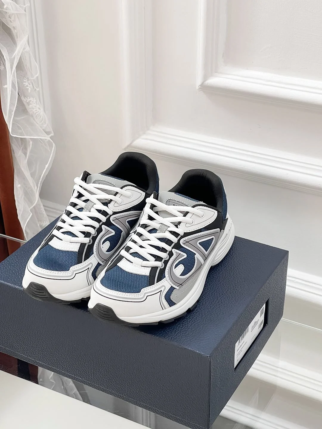 Indistinguishable Christian Dior Sneaker