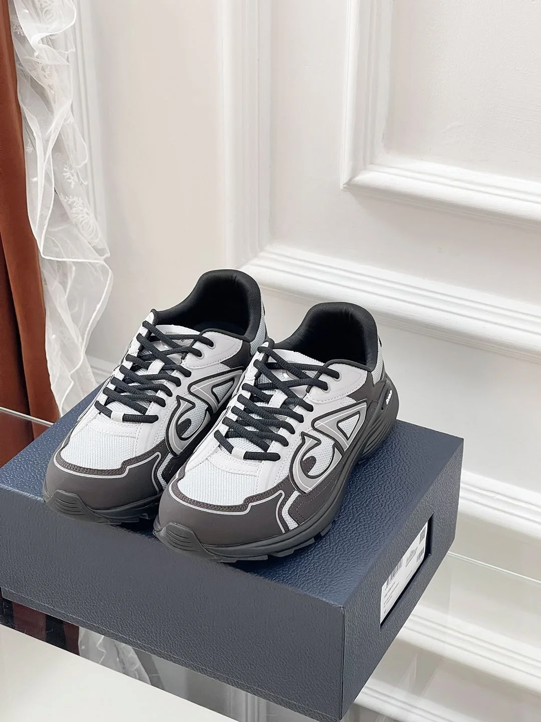 Legit Christian Dior Sneaker