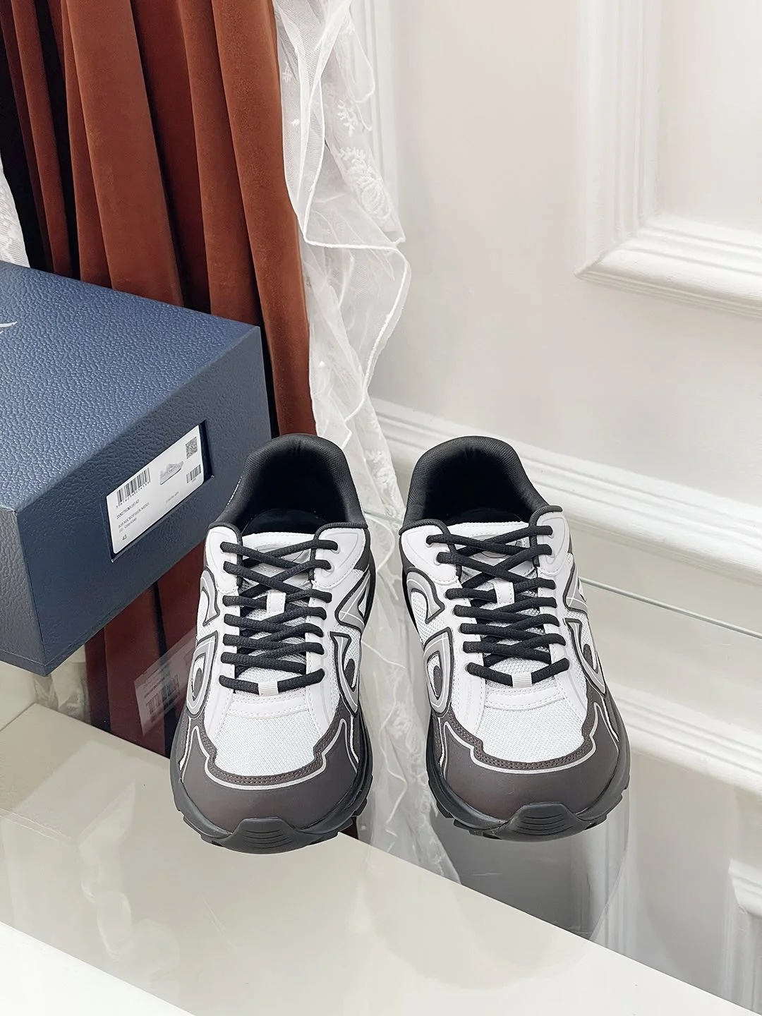 Legit Christian Dior Sneaker