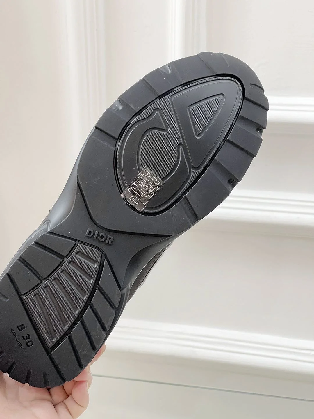 Legit Christian Dior Sneaker