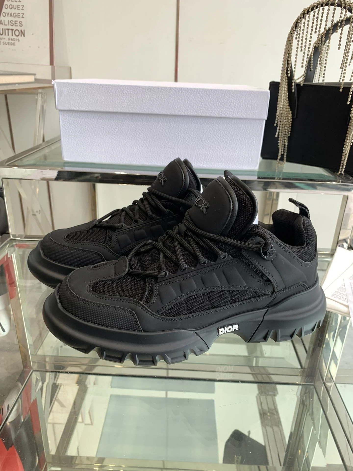 Accurate model Christian Dior Sneaker