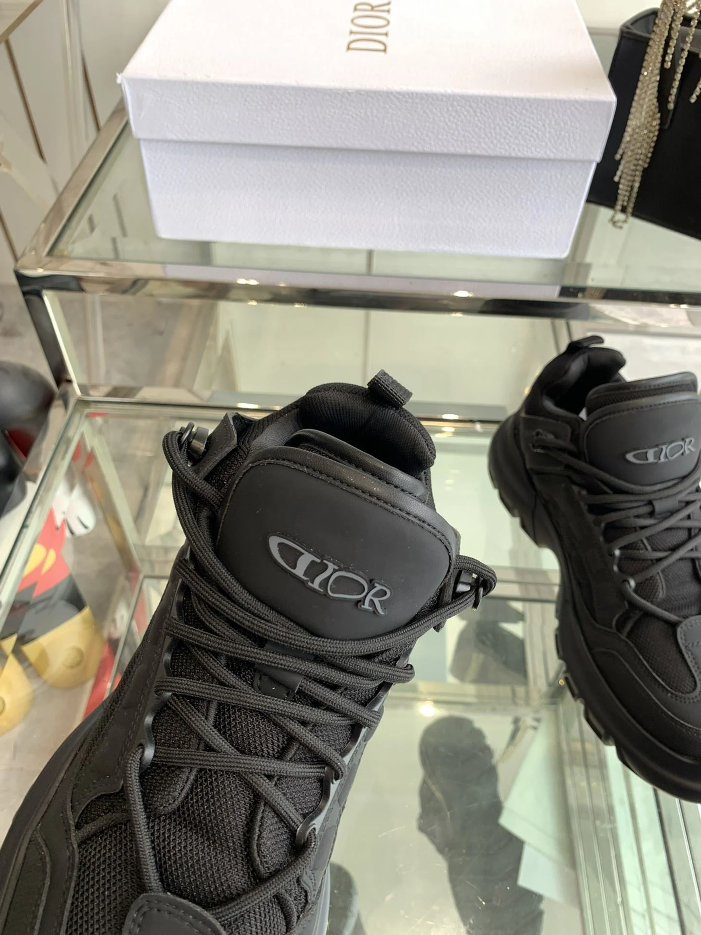 Accurate model Christian Dior Sneaker
