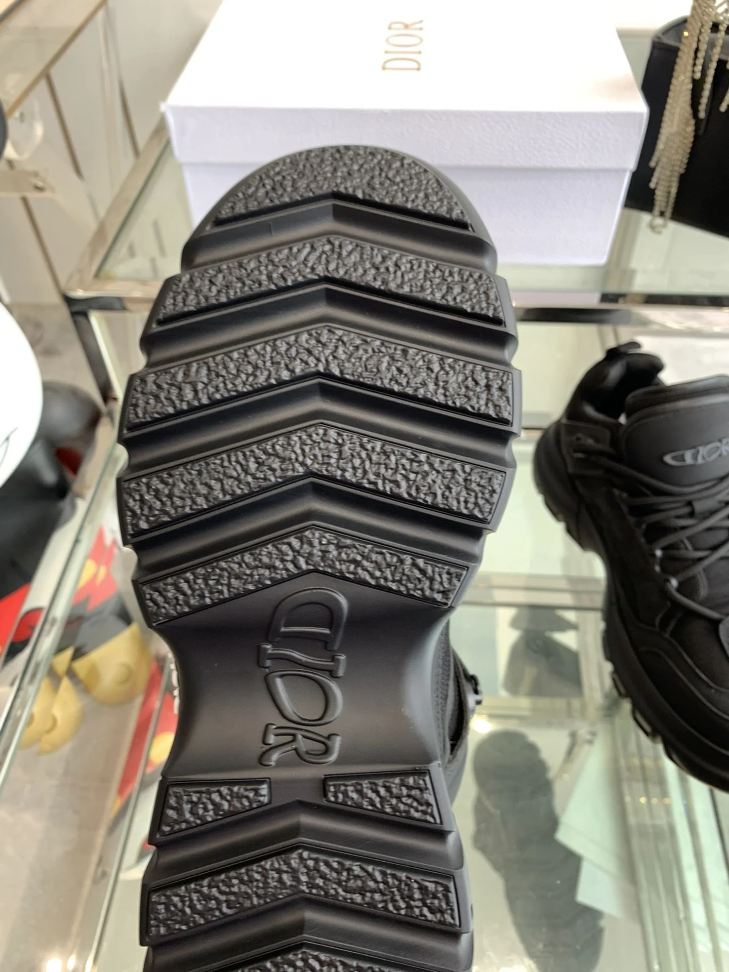 Accurate model Christian Dior Sneaker