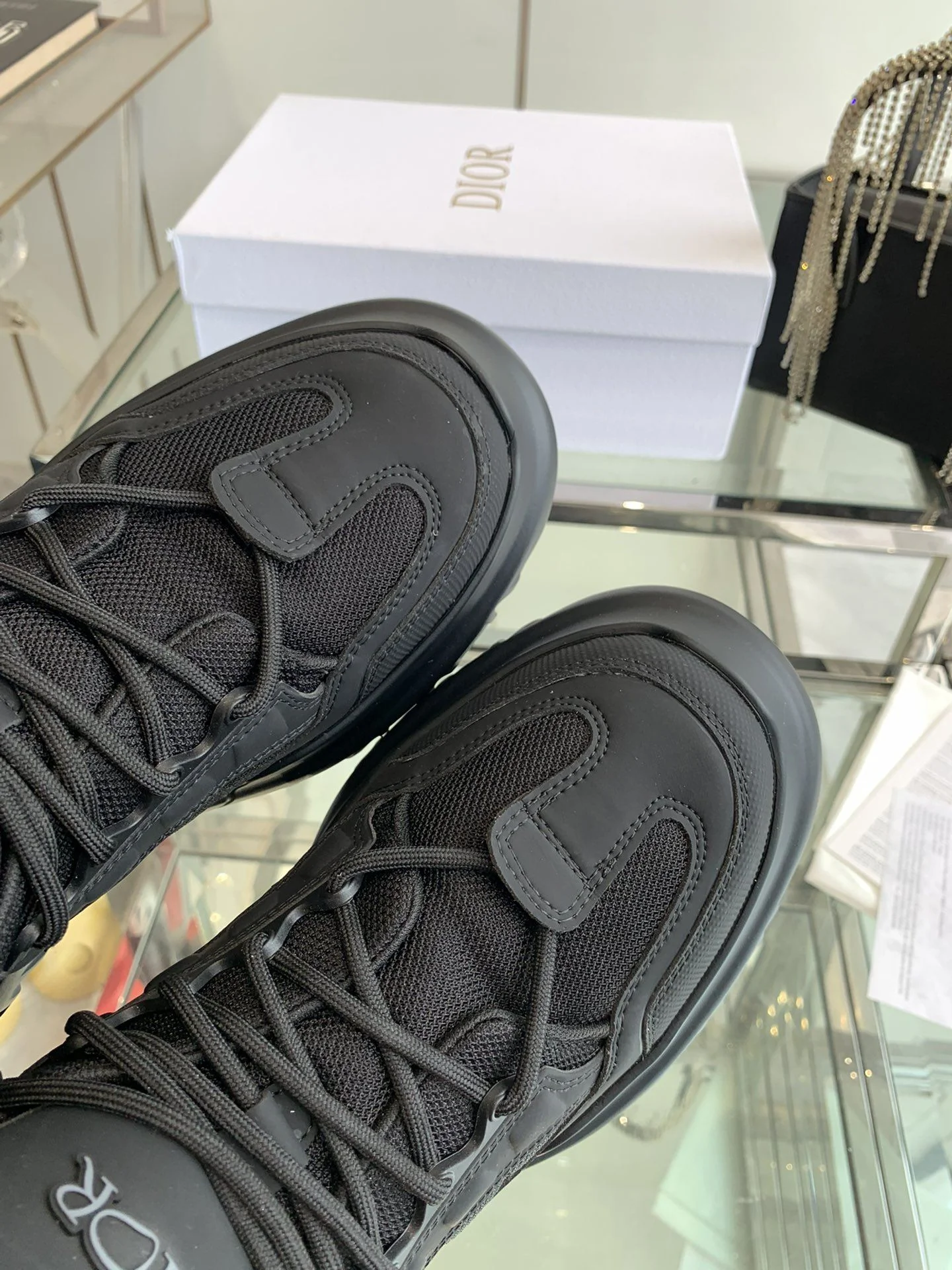 Accurate model Christian Dior Sneaker