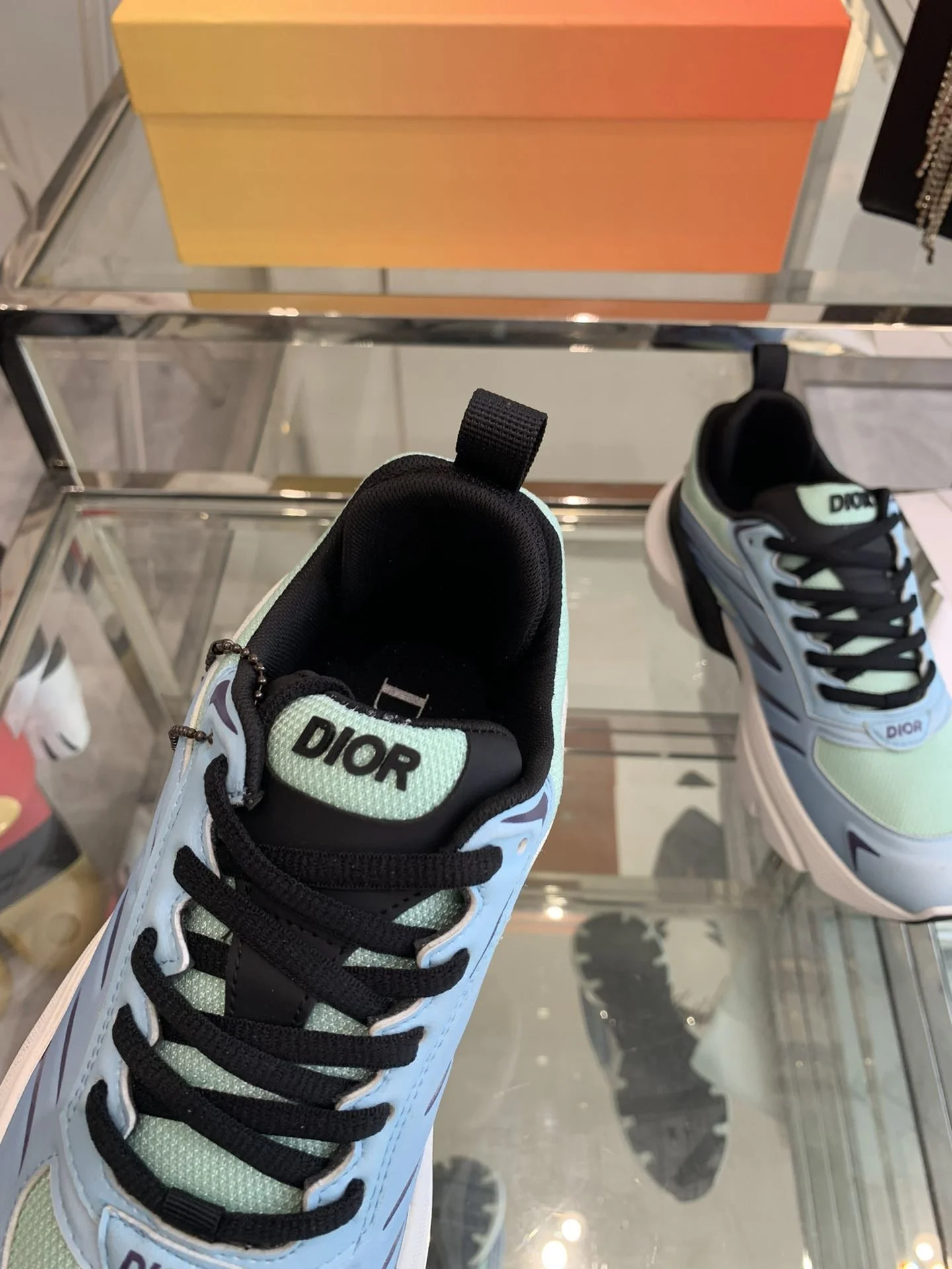 Accurate model Christian Dior Sneaker