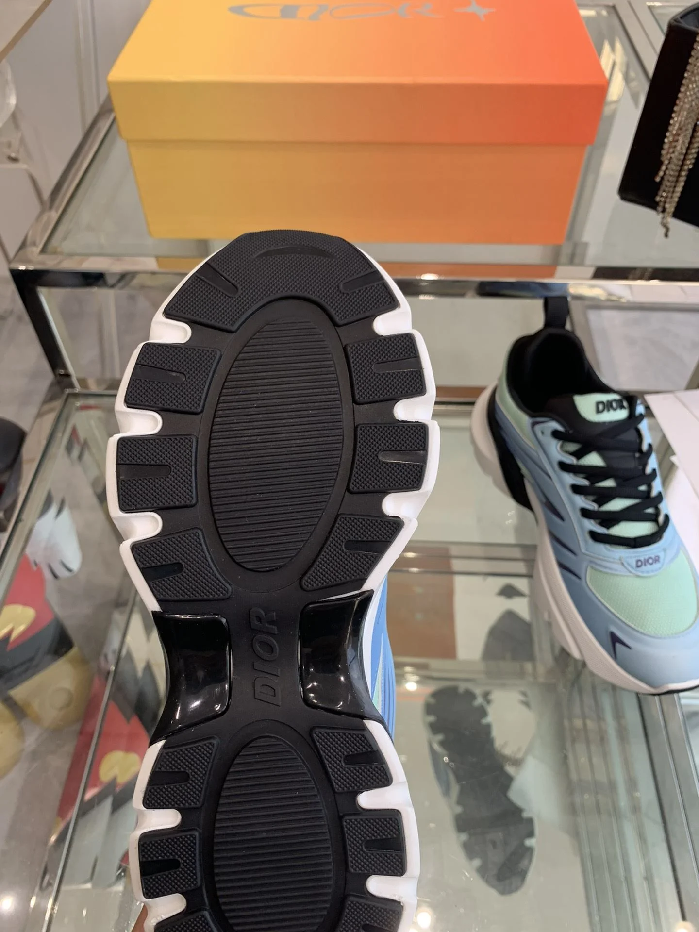 Accurate model Christian Dior Sneaker
