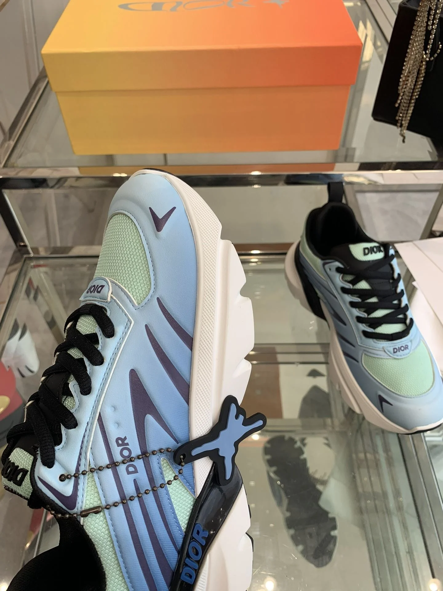 Accurate model Christian Dior Sneaker
