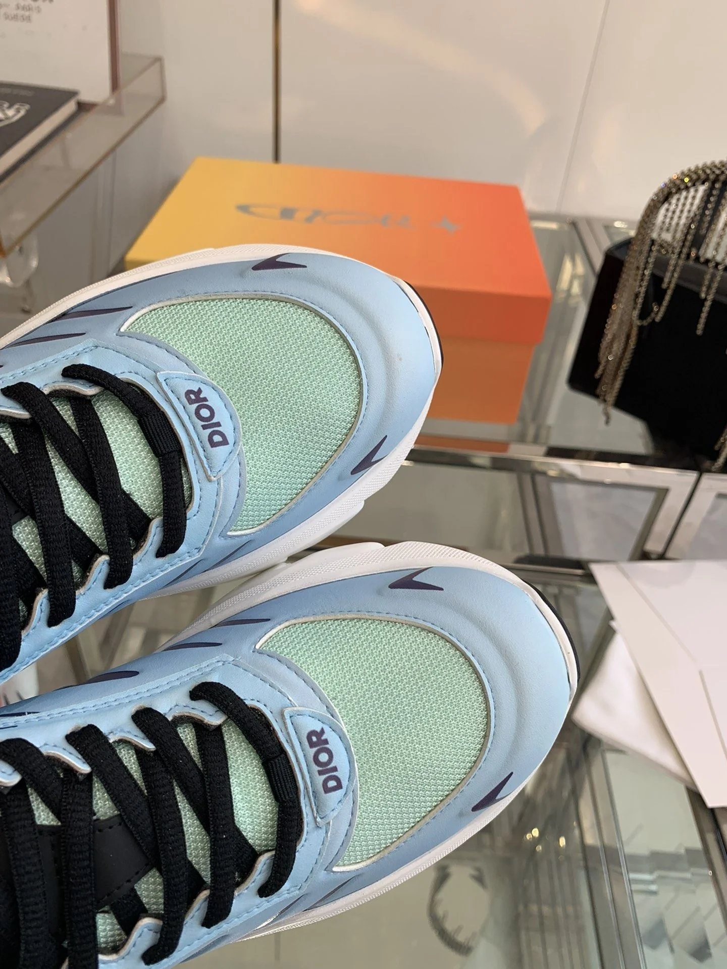 Accurate model Christian Dior Sneaker