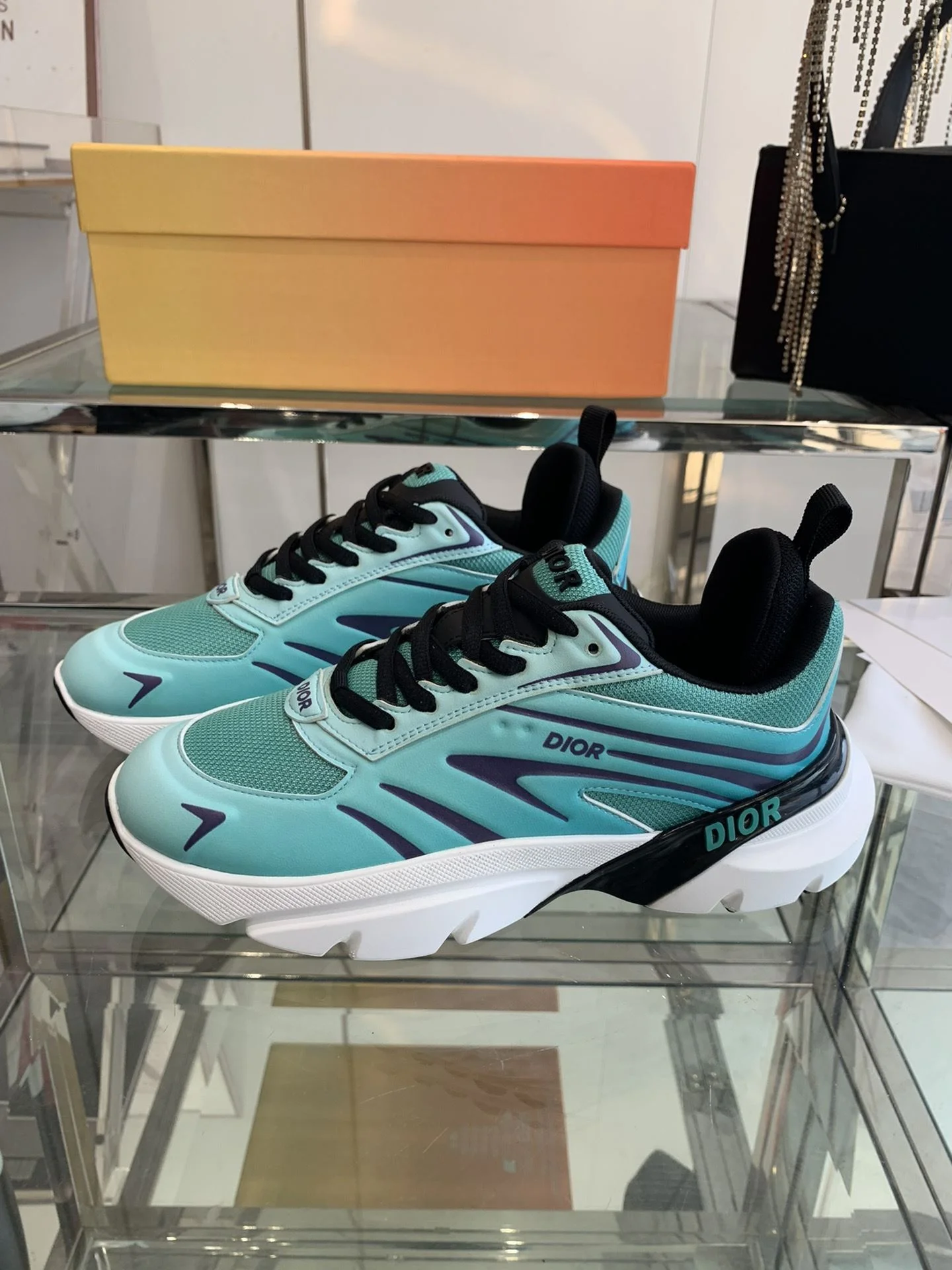 Indistinguishable Christian Dior Sneaker