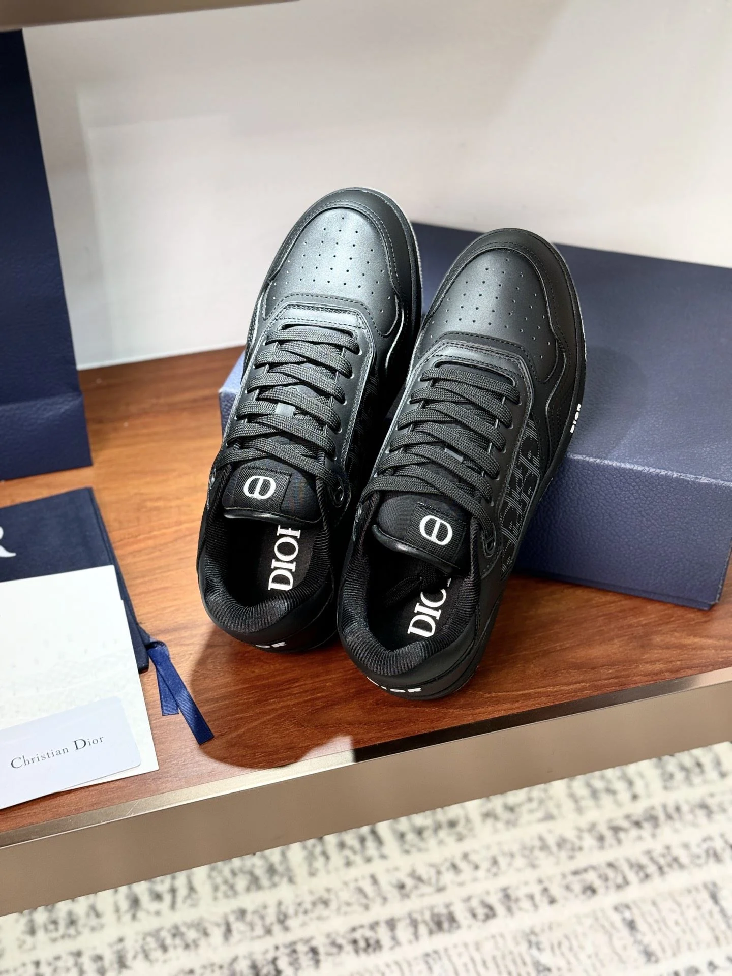 Accurate model Christian Dior Sneaker