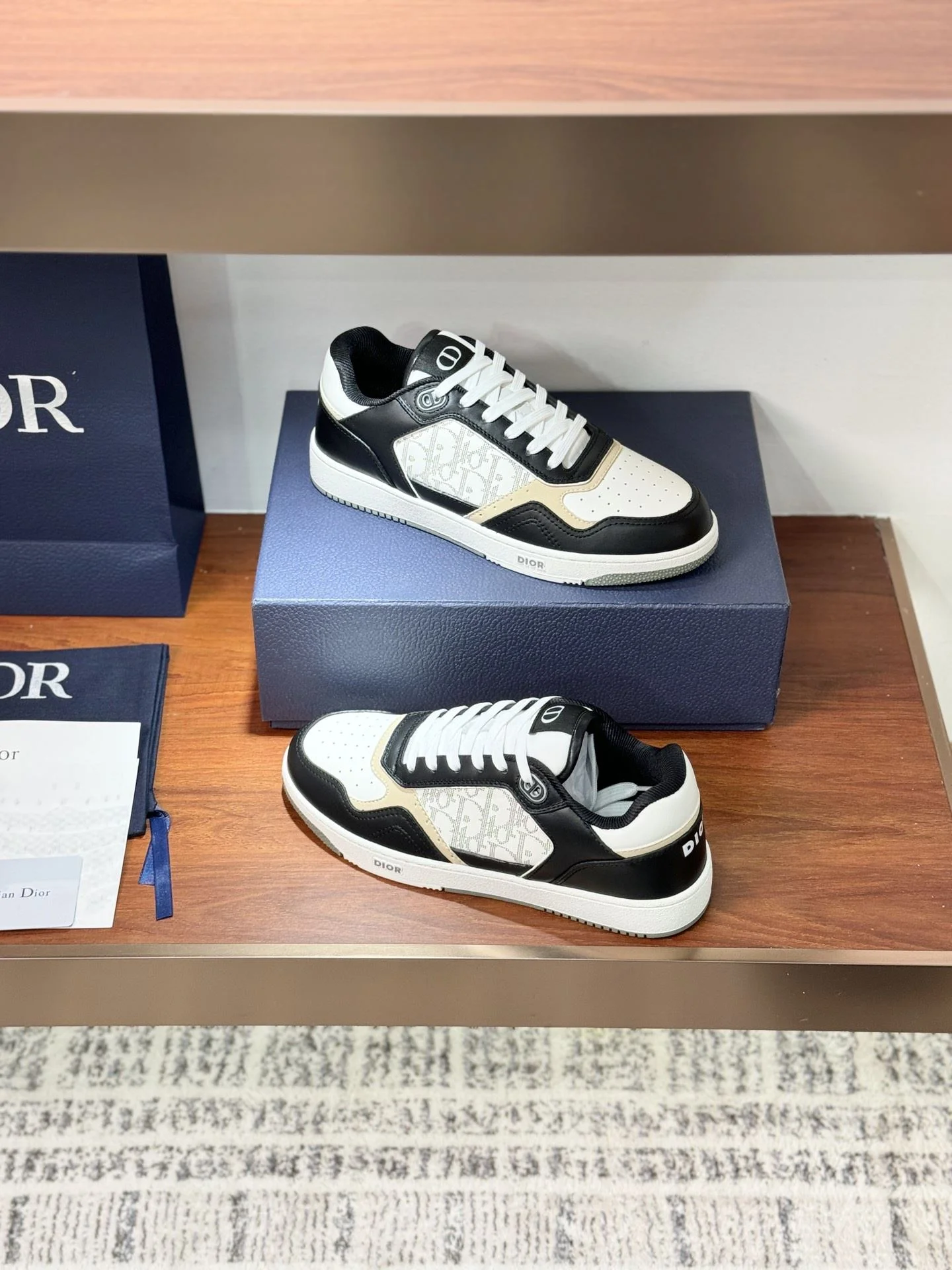 Discounted Christian Dior Sneaker