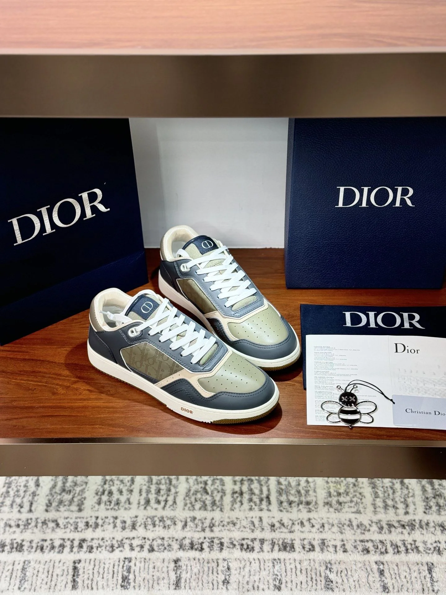 Indistinguishable Christian Dior Sneaker